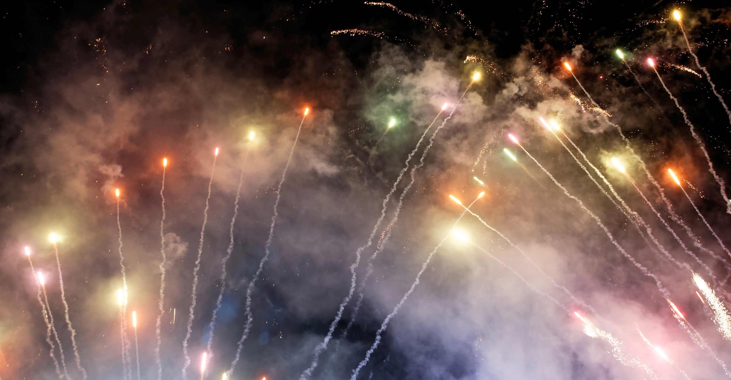 Focurile de artificii - o sursă de poluare a mediului. De Revelion ...